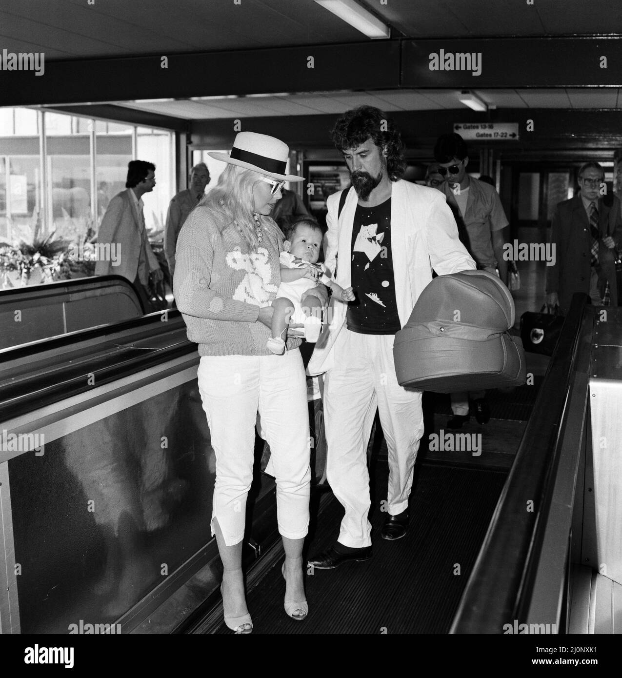 Billy Connolly and his wife Pamela Stephenson and their baby daughter ...