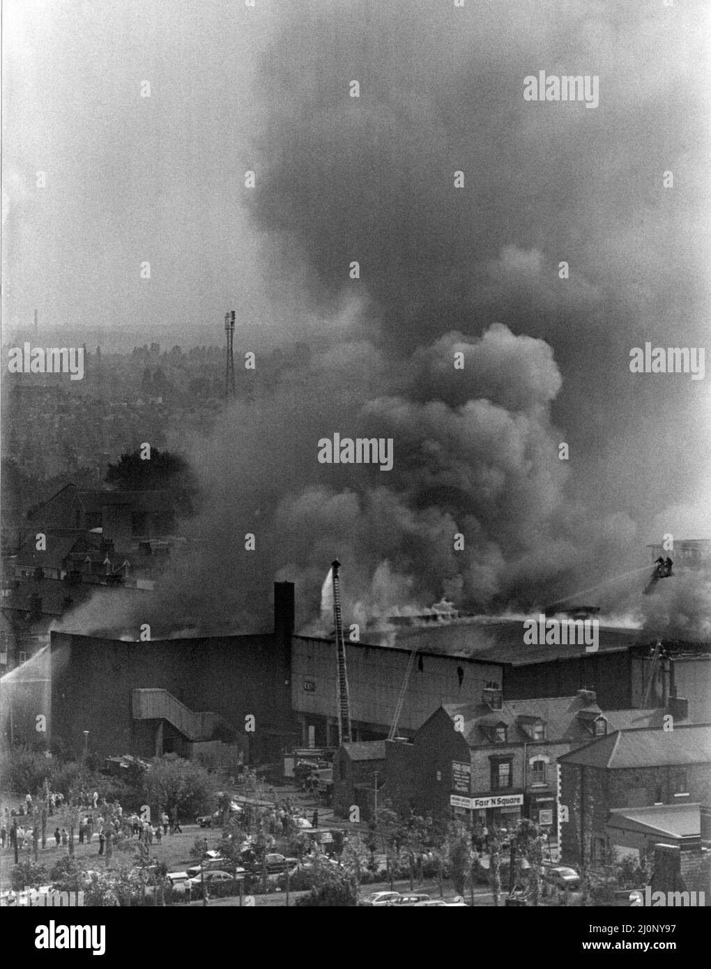 Fire at Gaskins and Plus One nightclub complex in Linthorpe Road ...