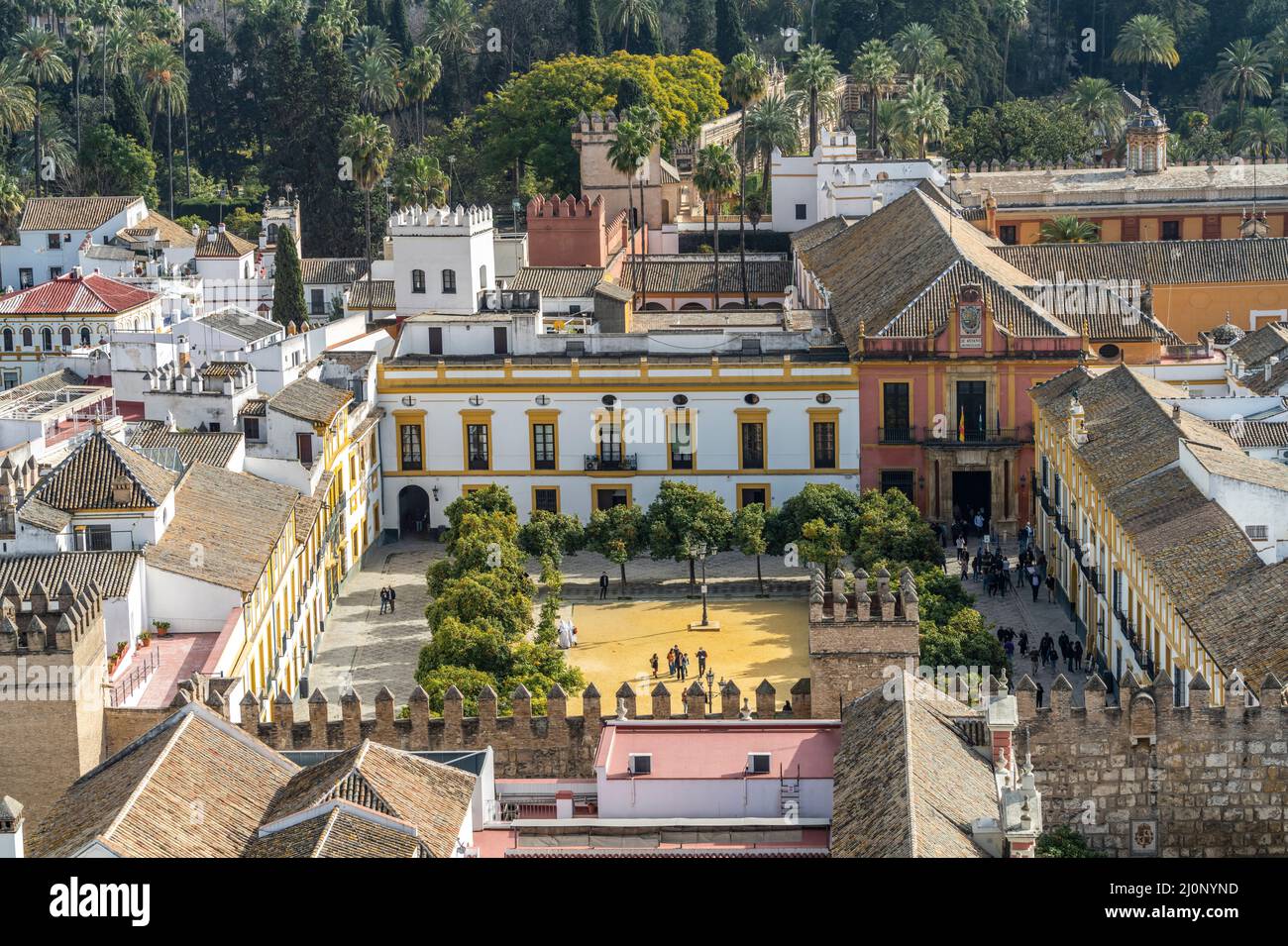Blick Von Der Kathedrale Auf Den Patio De Banderas Und K nigspalast