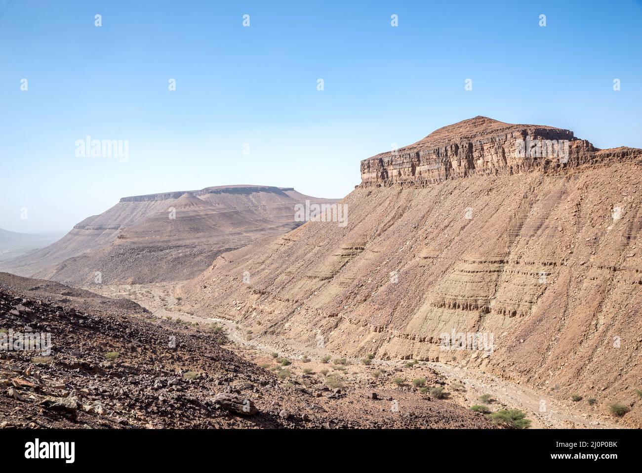 Mountain scenery at Amogjar pass, Adrar Region, Mauritania Stock Photo ...