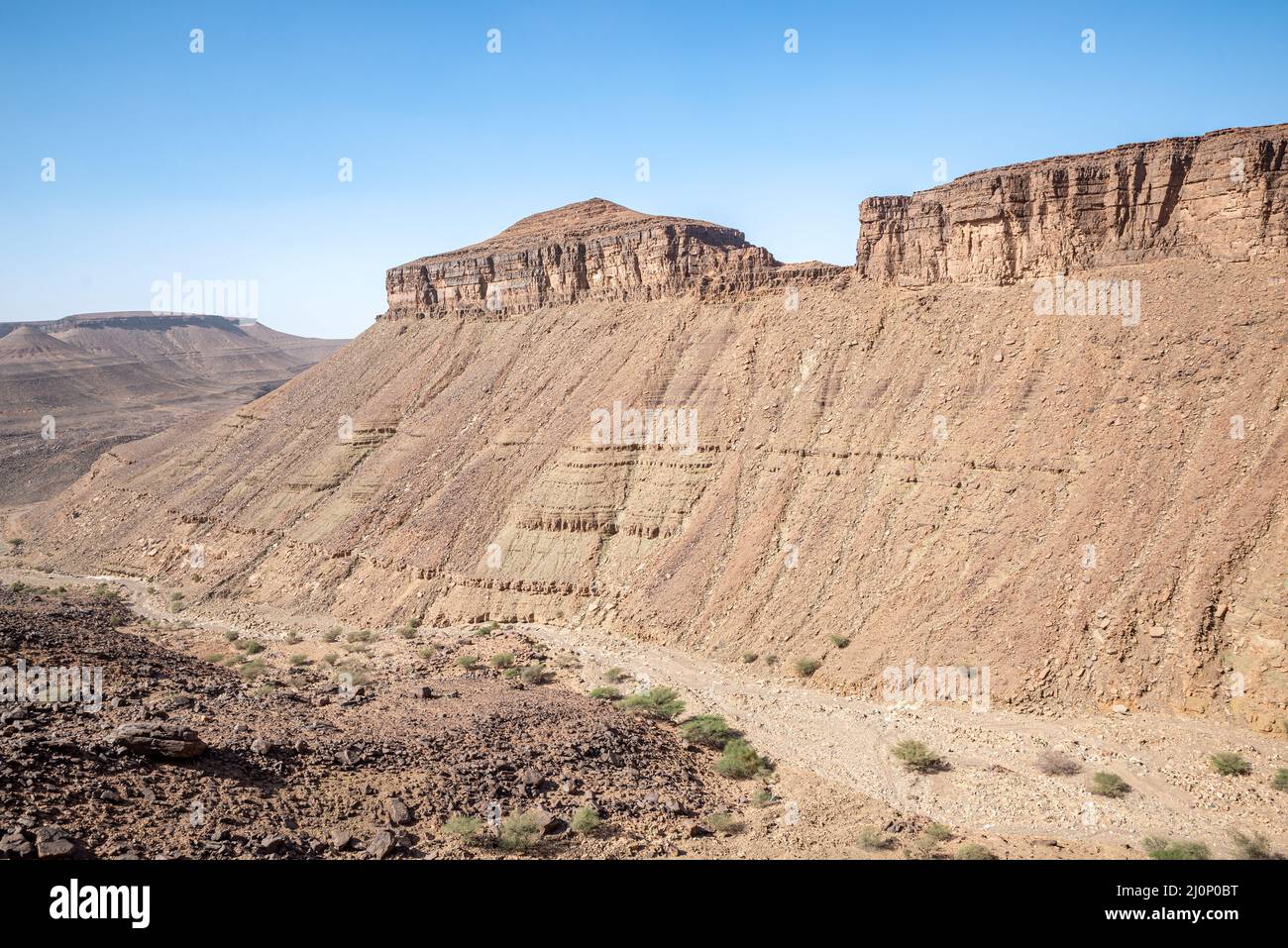 Mountain scenery at Amogjar pass, Adrar Region, Mauritania Stock Photo ...