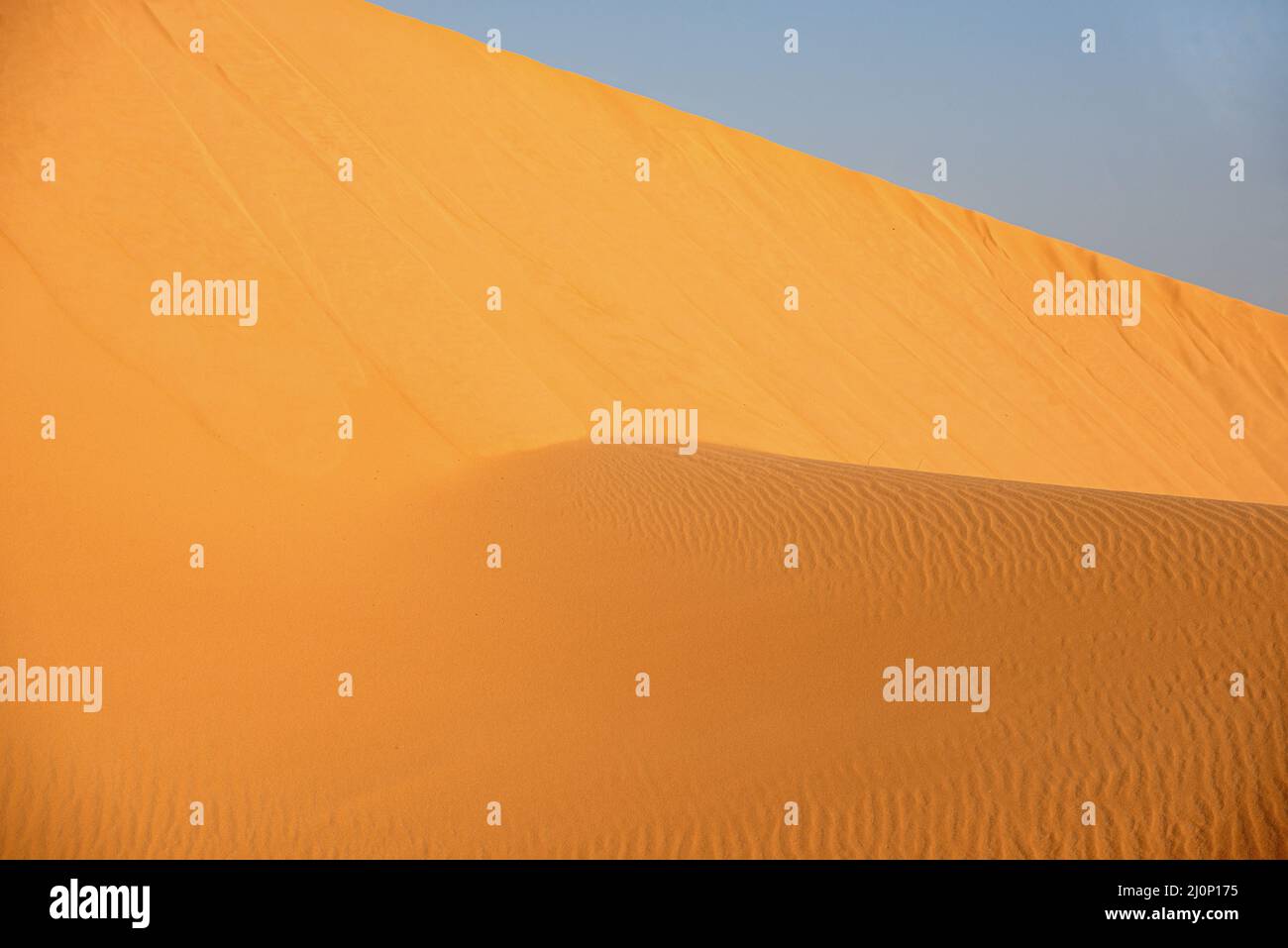 Huge yellowish/orange sand dunes on the track to Chinguetti, Mauritania ...