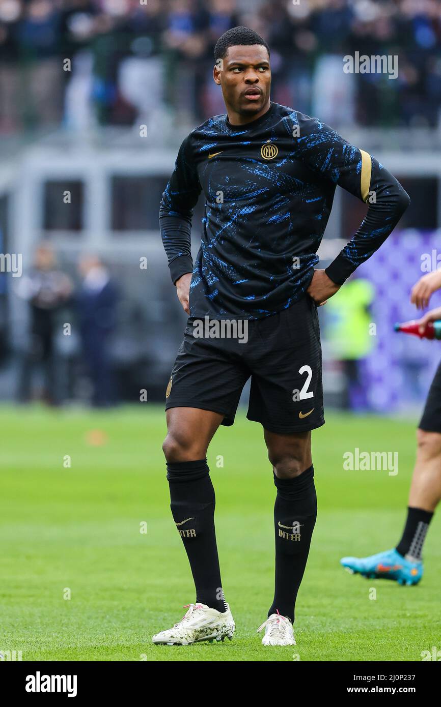 Denzel Dumfries of FC Internazionale warms up during the Serie A 2021/22 football match between ...