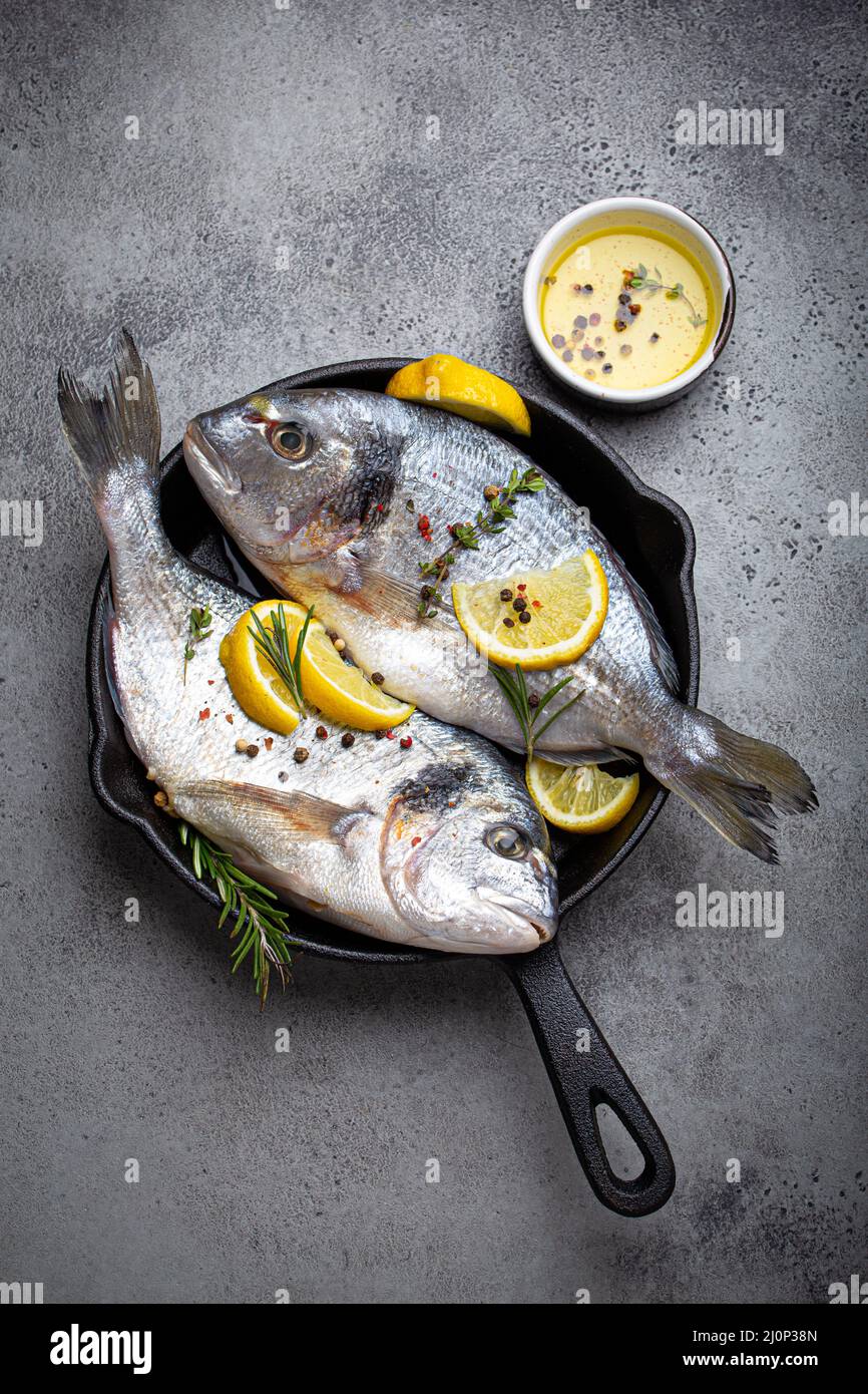 Cast iron skillet oil hi-res stock photography and images - Alamy