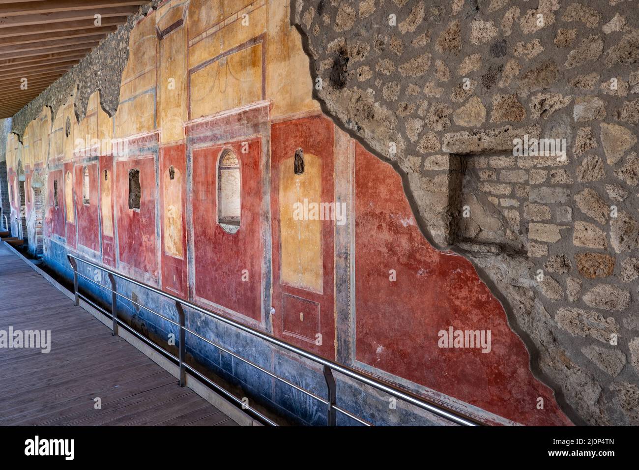 The House of Julia Felix (Praedia di Giulia Felice) interior in ancient ...