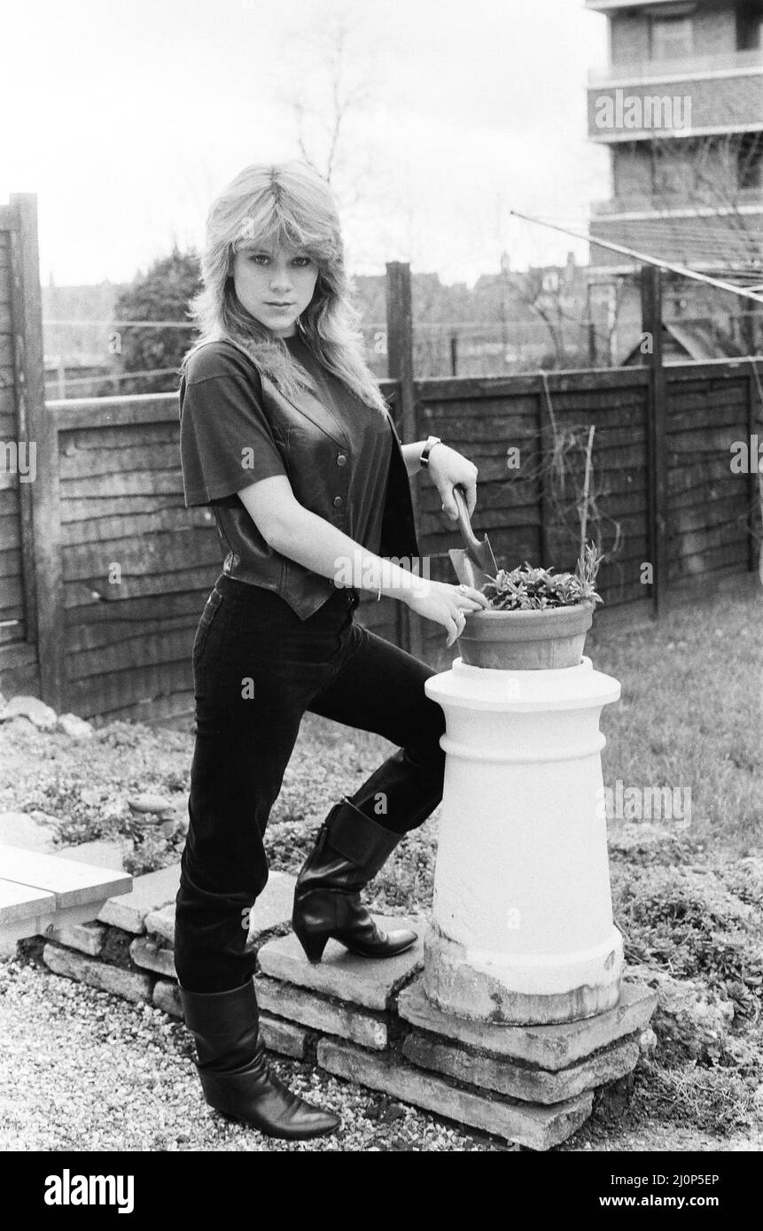 Samantha Fox contestant Miss Sunday People competition, aged 16 years ...