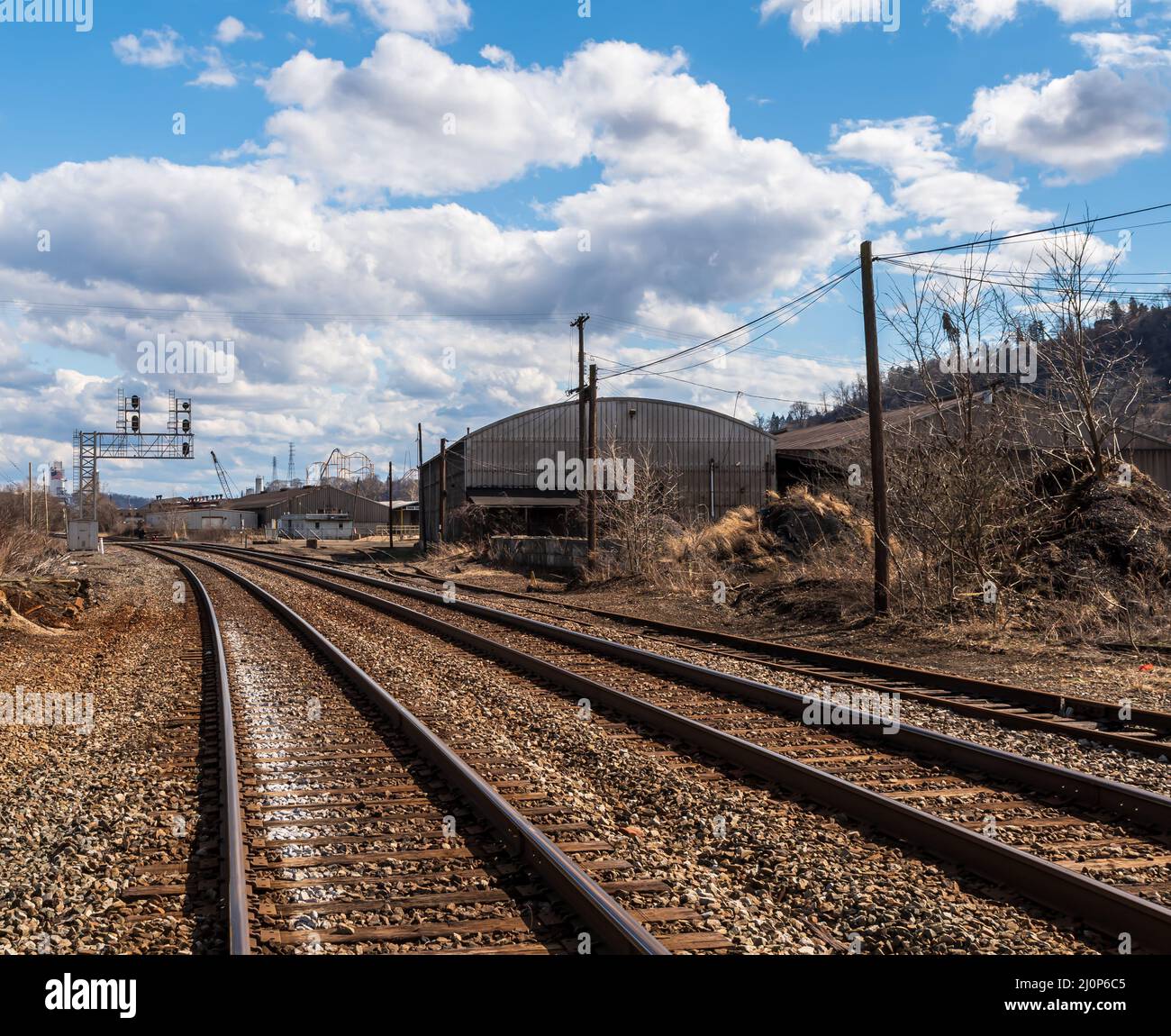 Overhead railroad signals hi-res stock photography and images - Alamy