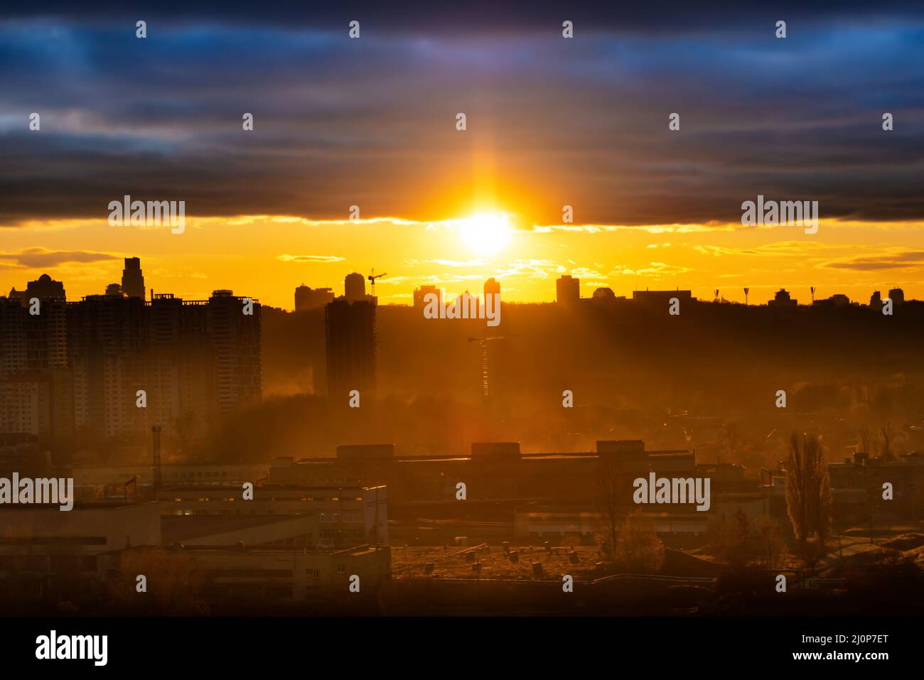 Sunset in city hi-res stock photography and images - Alamy