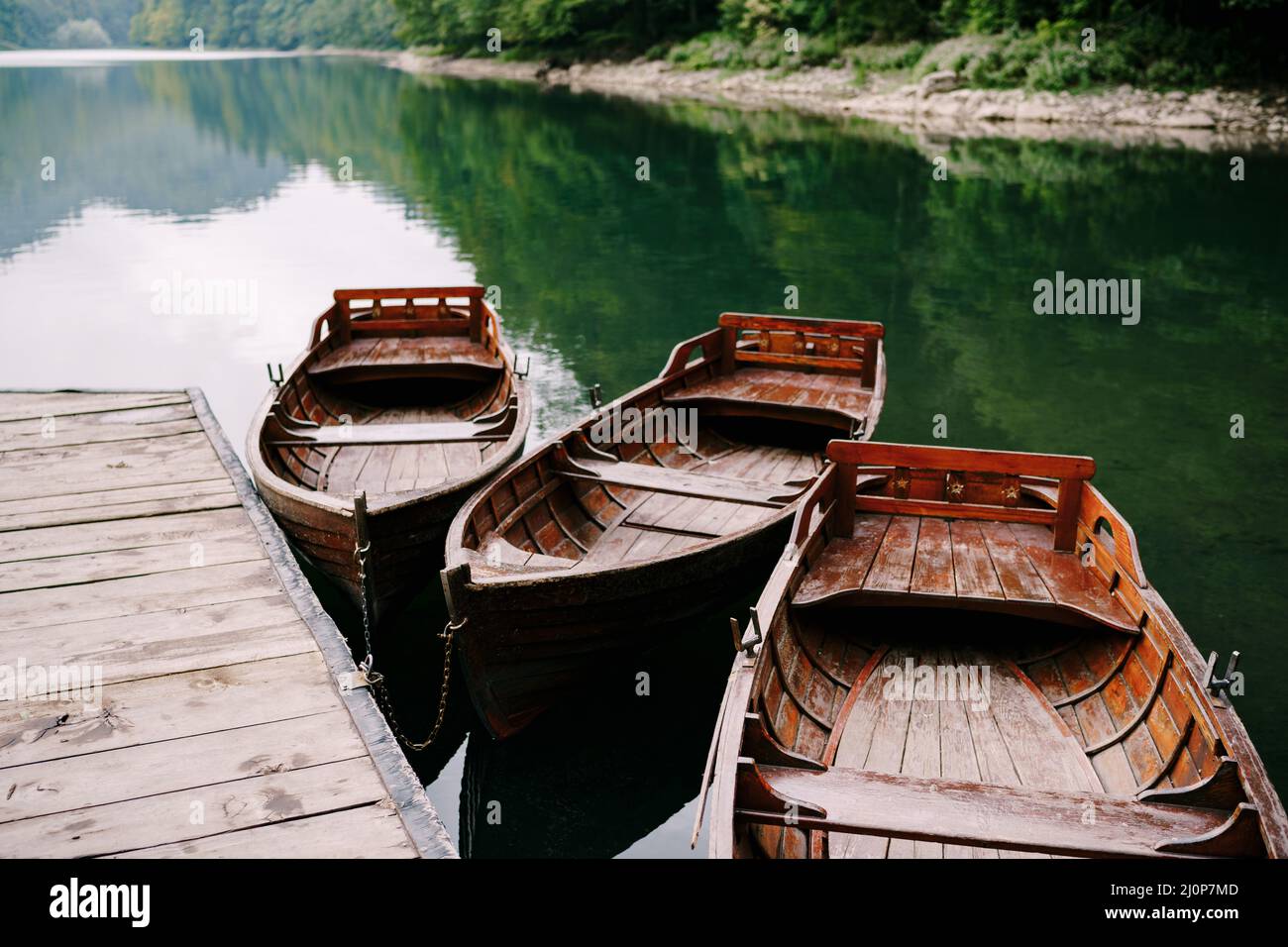 Row of boats hi-res stock photography and images - Alamy