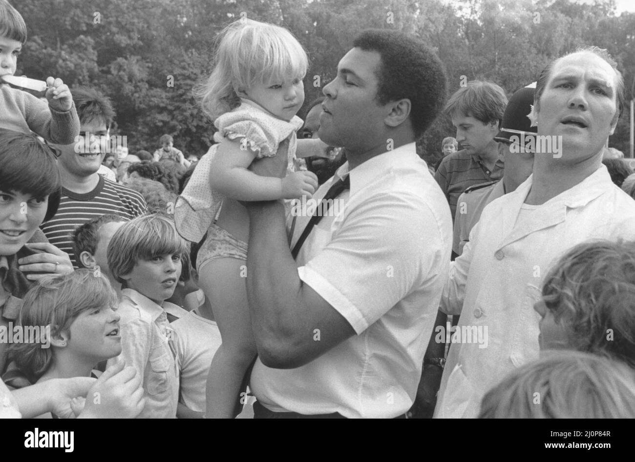 Boxing legend Muhammad Ali visited Coventry and was greeted by ...