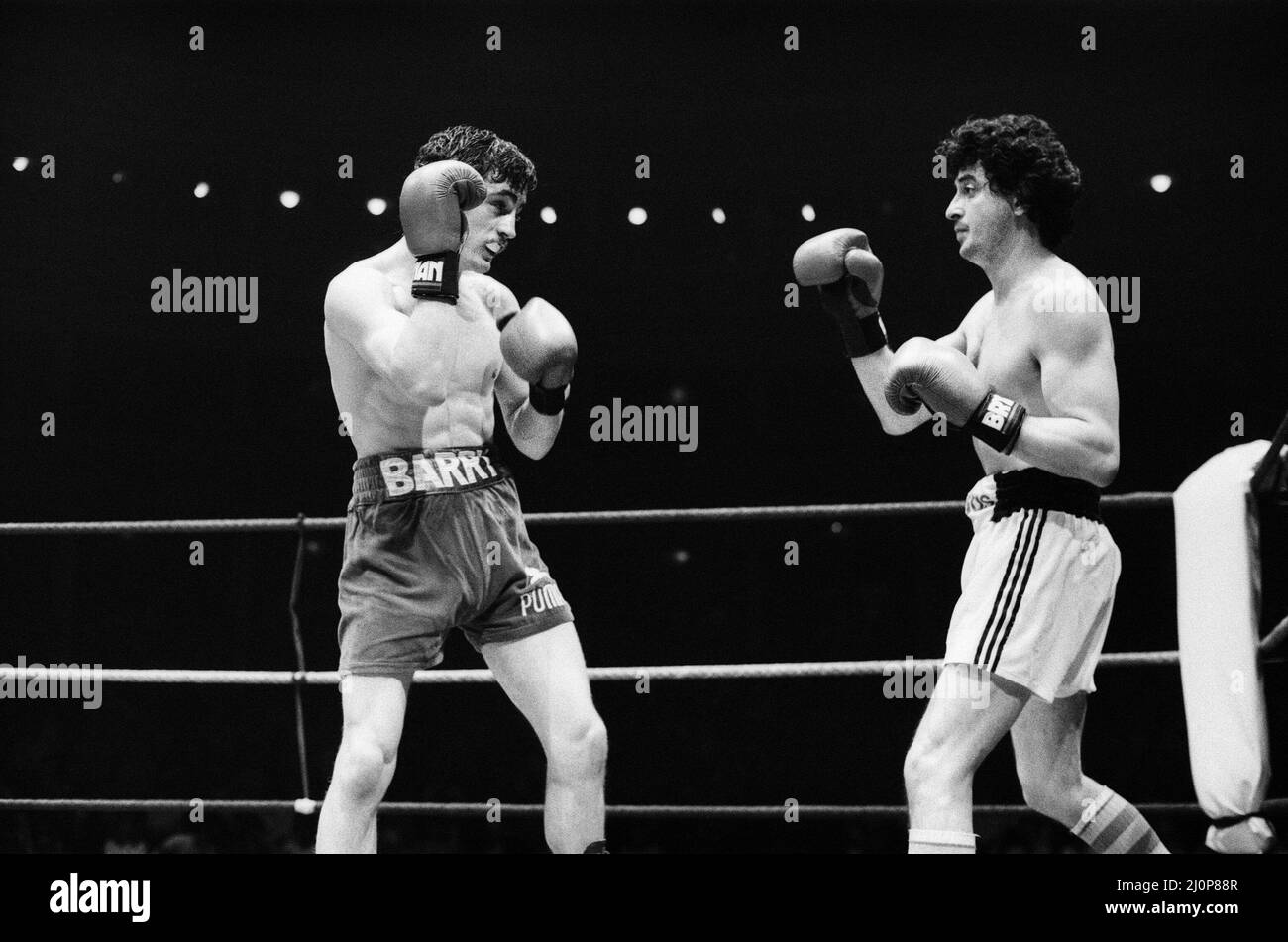 Boxing - Barry McGuigan v Esteban Eguia at the Royal Albert Hall Stock Photo - Alamy