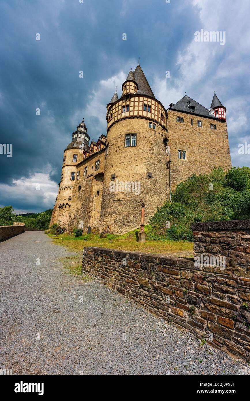 Blue sky building storm clouds hi-res stock photography and images - Alamy