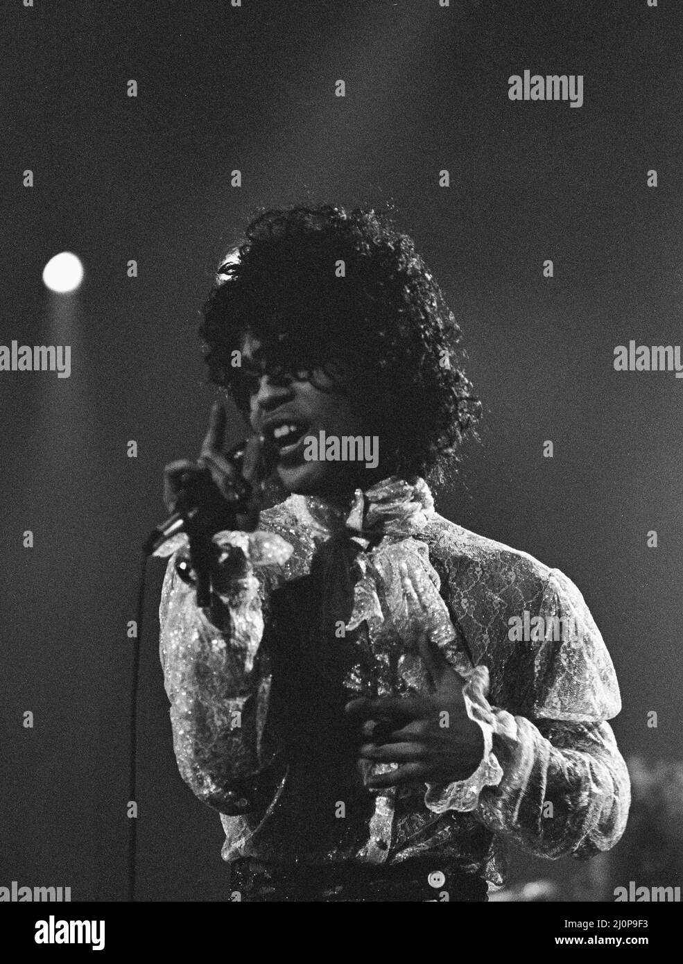 Prince performing 1980s hi-res stock photography and images - Alamy