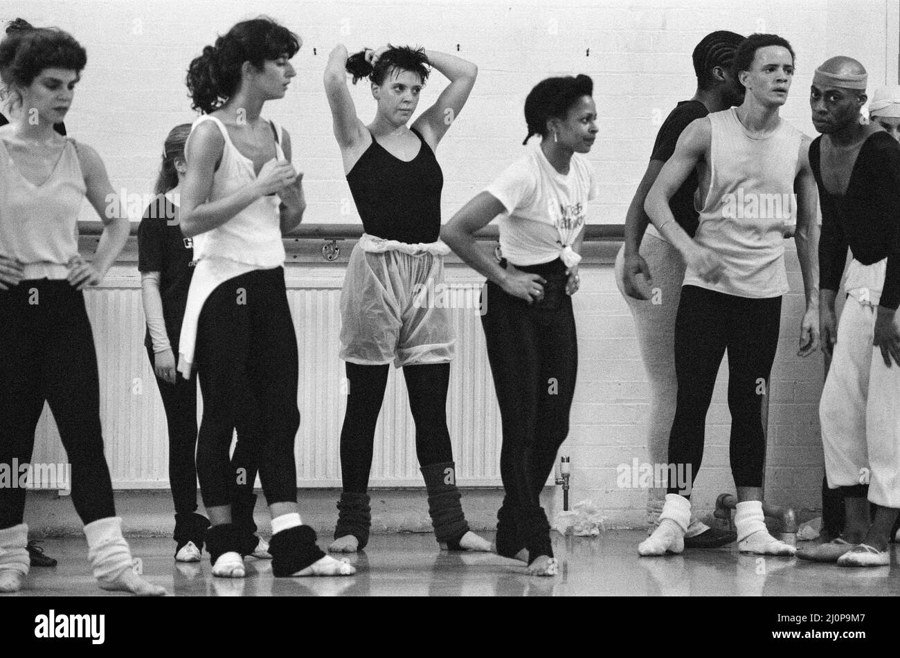 Pineapple dance studio hi-res stock photography and images - Alamy