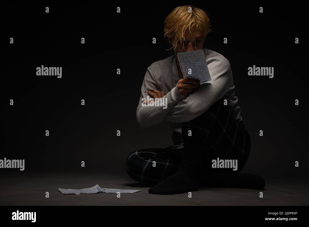 Man reading letter angry hi-res stock photography and images - Alamy