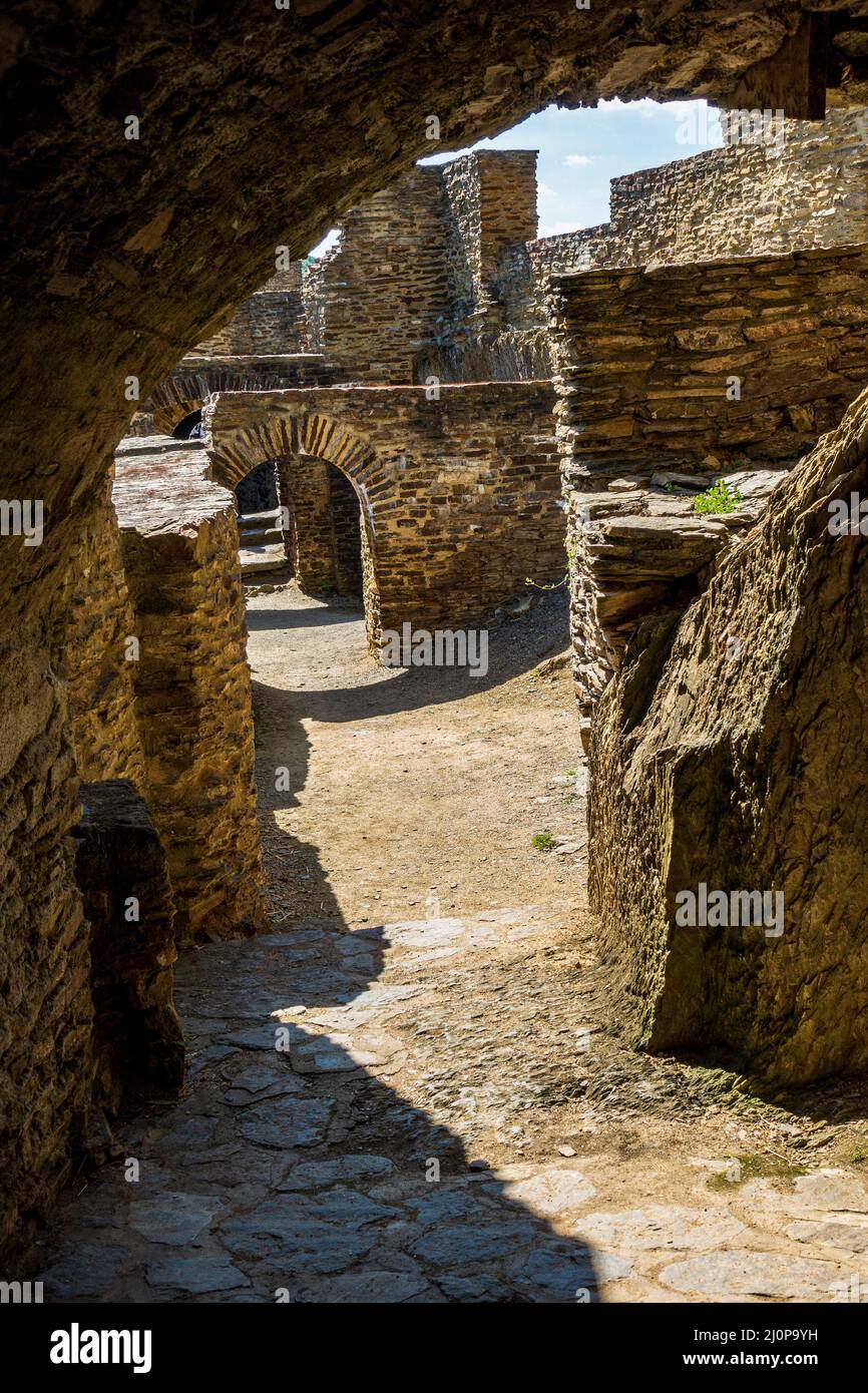 Medieval ancient castle wall hi-res stock photography and images - Alamy