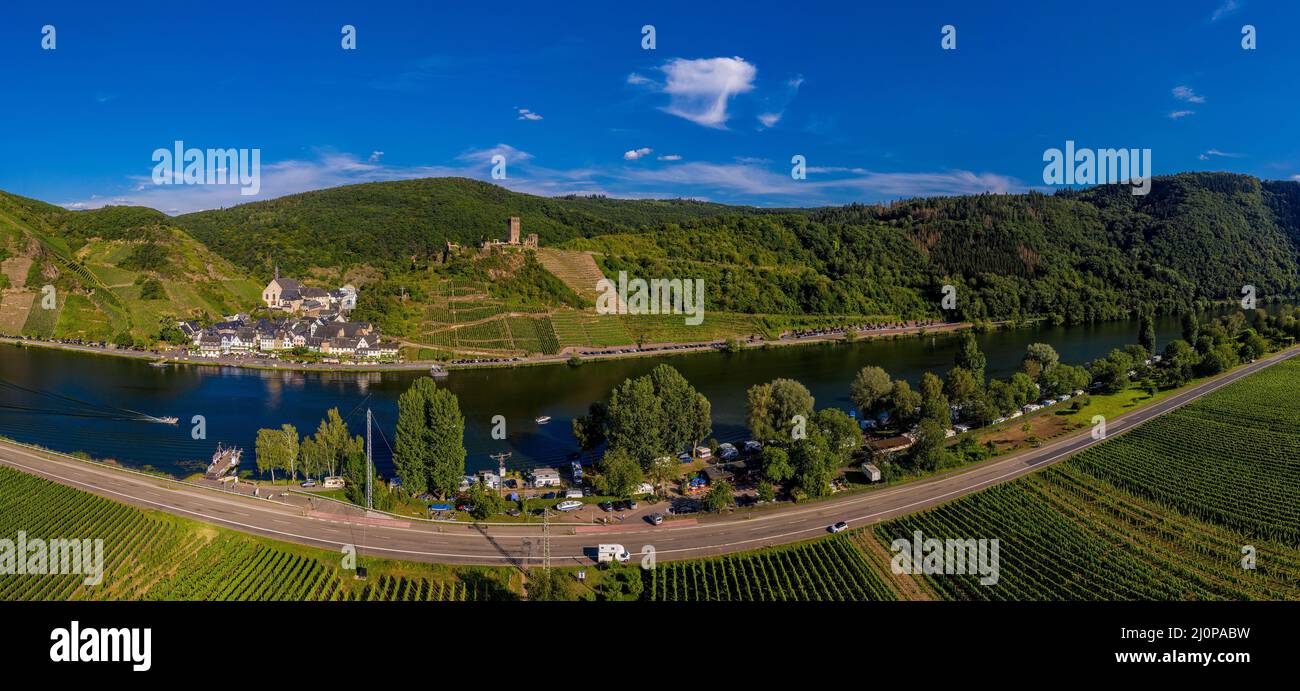 Opposite view hi-res stock photography and images - Alamy