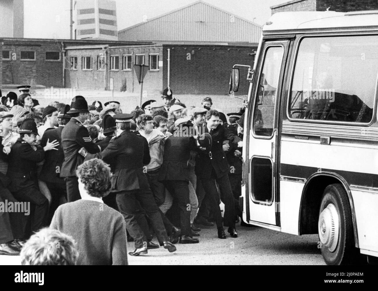 The National Miners Strike 1984 Police and pickets clash at ...