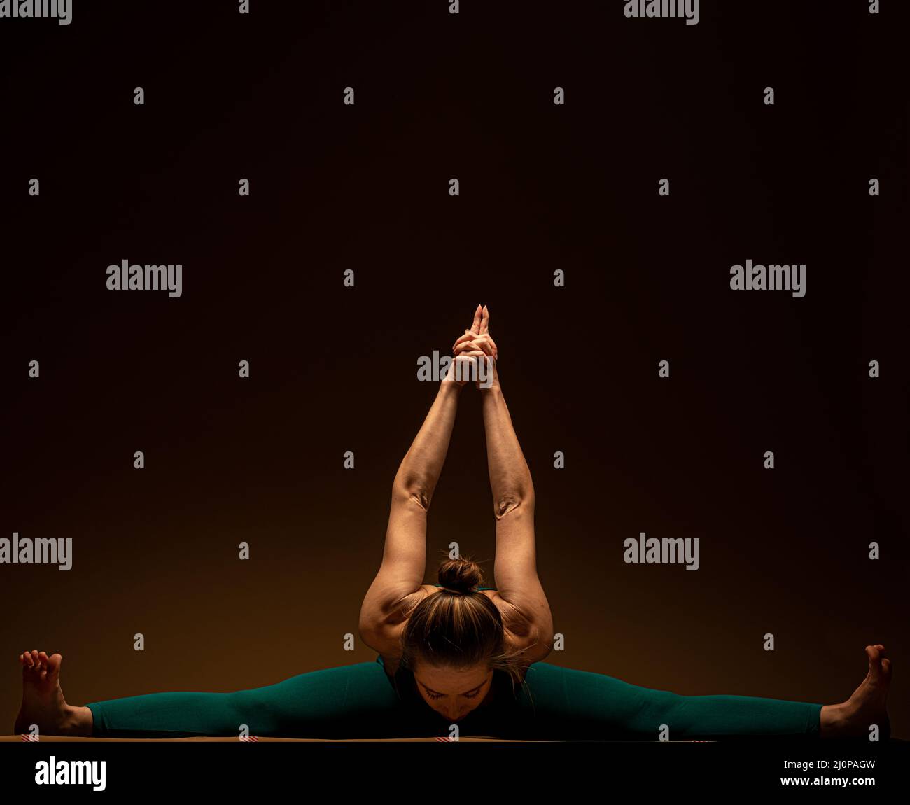 Attractive and beautiful young girl is doing splits Stock Photo - Alamy