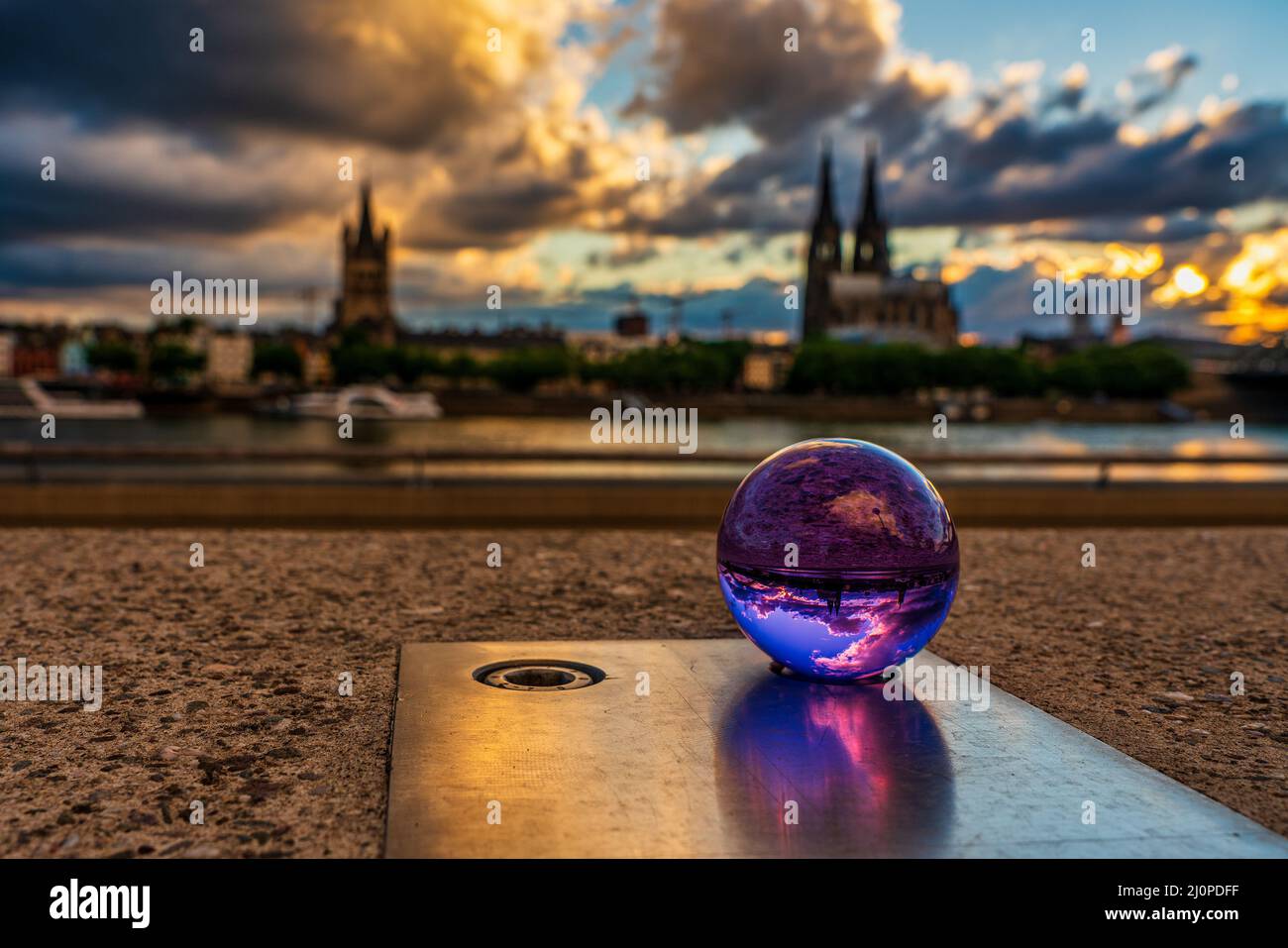 Built up sunset hi-res stock photography and images - Alamy