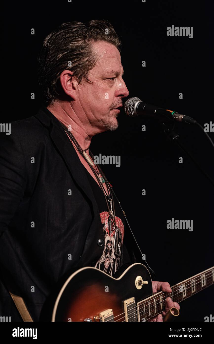 Ian Siegal live on stage Stock Photo - Alamy