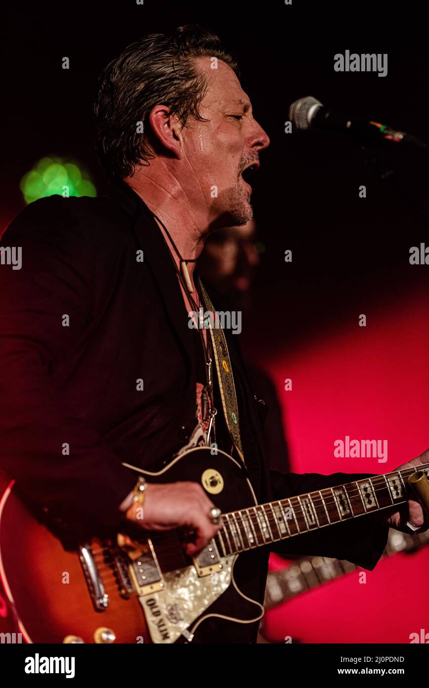 Ian Siegal live on stage Stock Photo - Alamy
