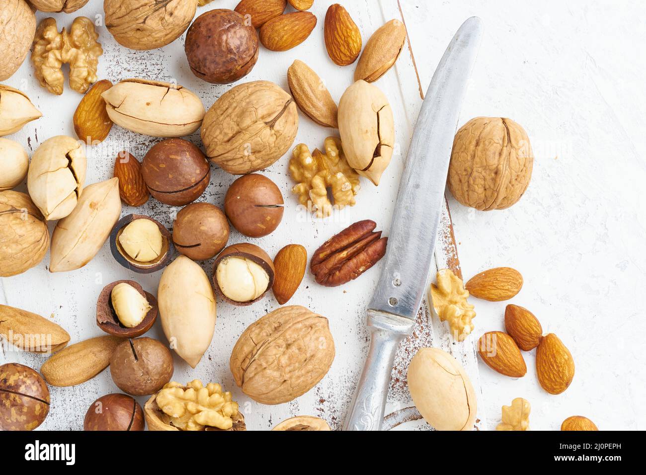 Opening shell hi-res stock photography and images - Alamy