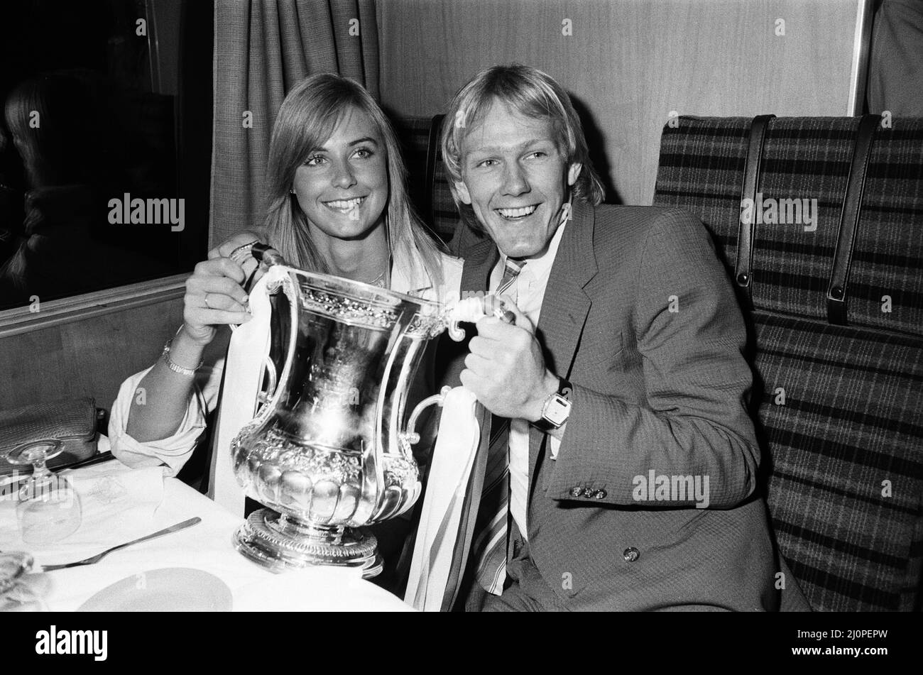 Manchester United Team at Euston Station, London, return journey to ...