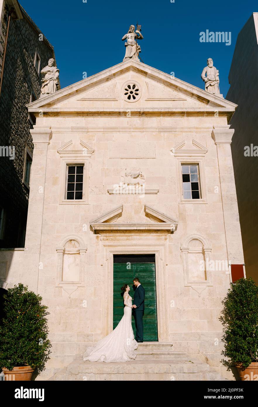Bride church steps hi-res stock photography and images - Alamy