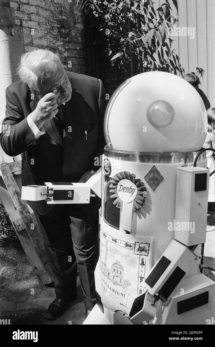 Patrick moore hi-res stock photography and images - Alamy