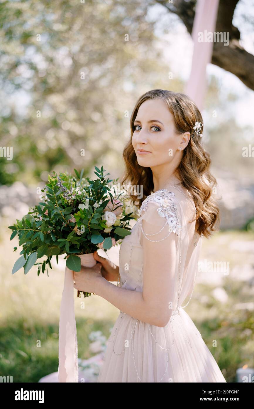 Bouquet smiling hi-res stock photography and images - Alamy