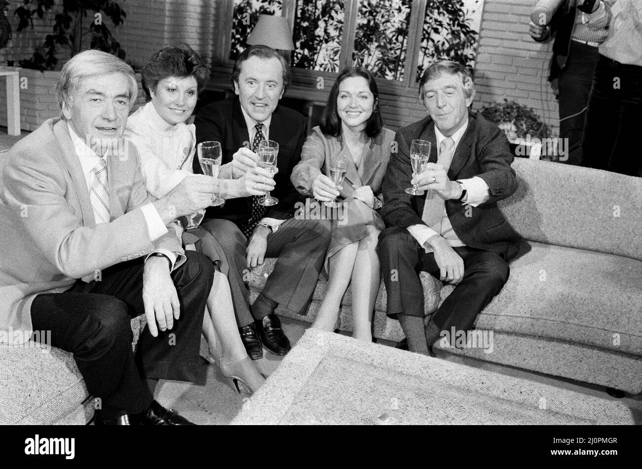 Anna ford breakfast hi-res stock photography and images - Alamy