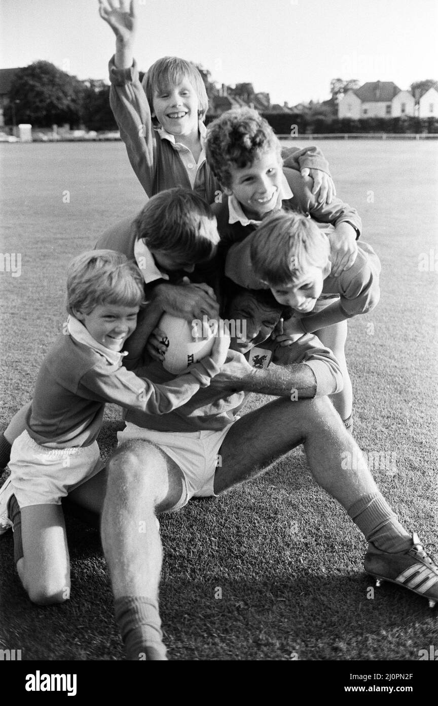 Tom Jones, in full rugby strip, at London Welsh Rugby Club. 5th ...