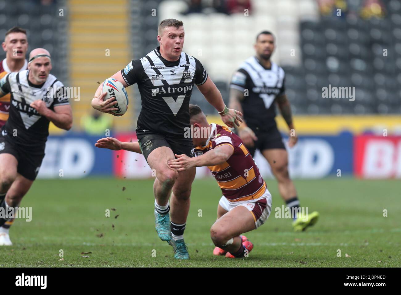 Jack Brown (20) of Hull FC gets through the Huddersfield defence Stock ...
