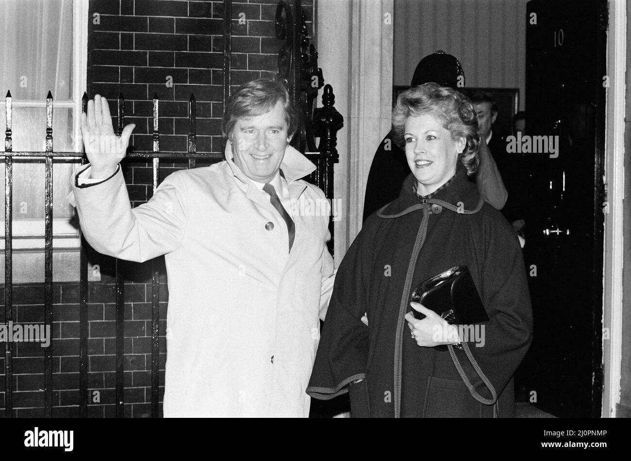 Bill roache coronation street 1980s hi-res stock photography and images ...