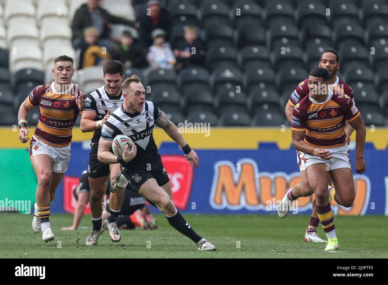 Adam Swift (2) of Hull FC breaks through the Huddersfield defence Stock ...