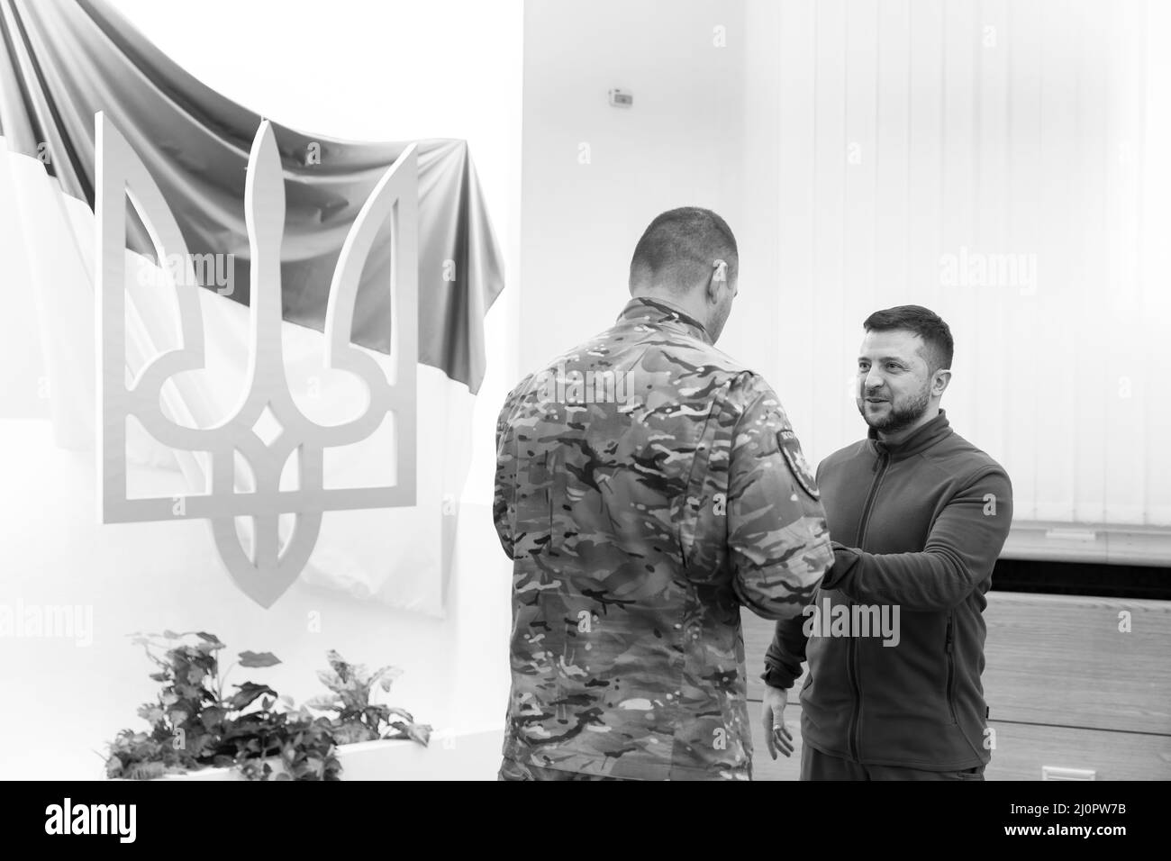 Ukraine President Volodymyr Zelenskyy awarded KORD fighters who protect ...