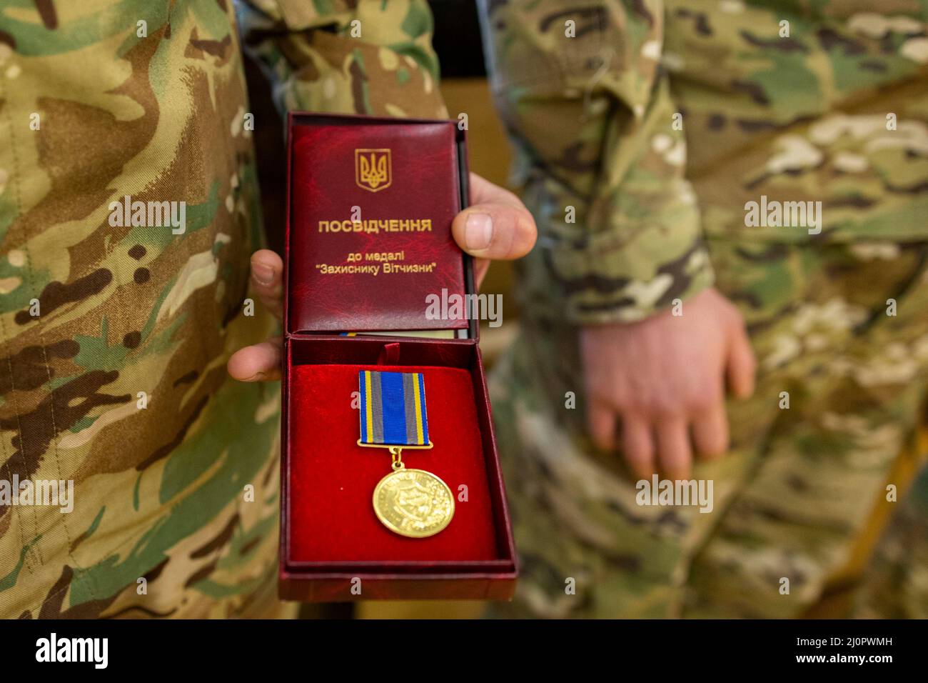 Ukraine President Volodymyr Zelenskyy awarded KORD fighters who protect ...