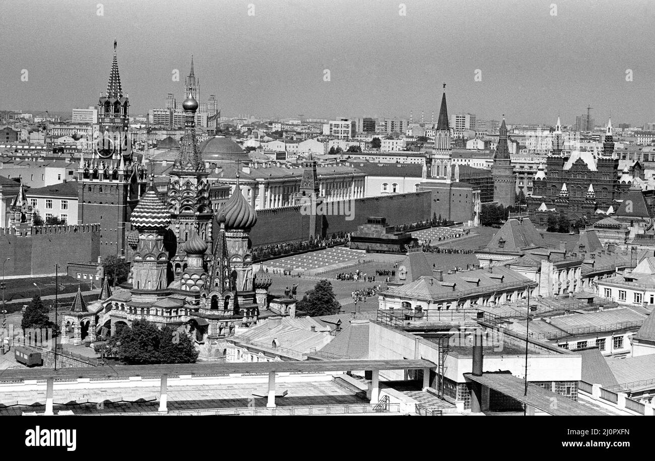 Red square moscow view hotel Black and White Stock Photos & Images - Alamy