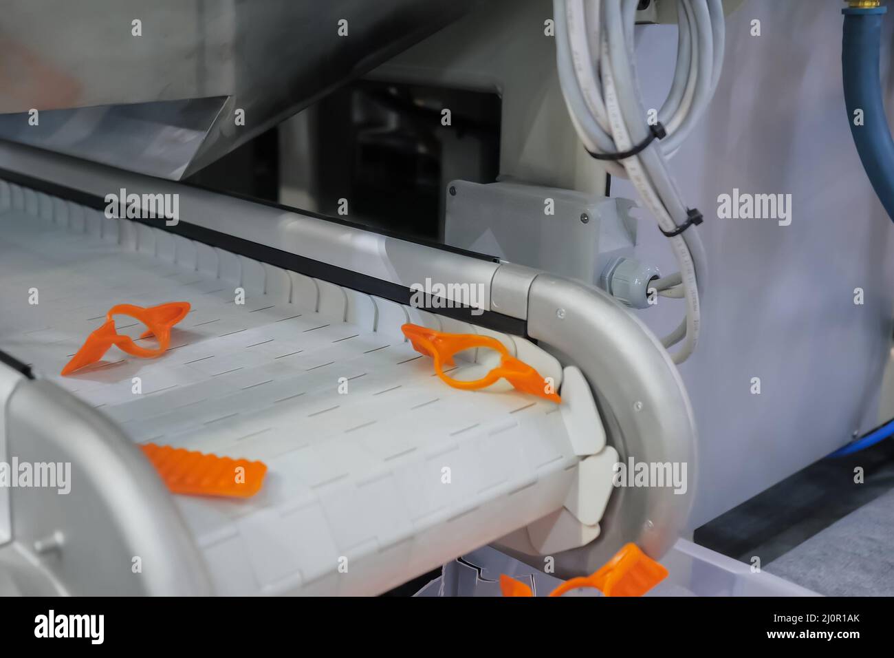 Conveyor belt for removing plastic scraps, pieces, production waste ...