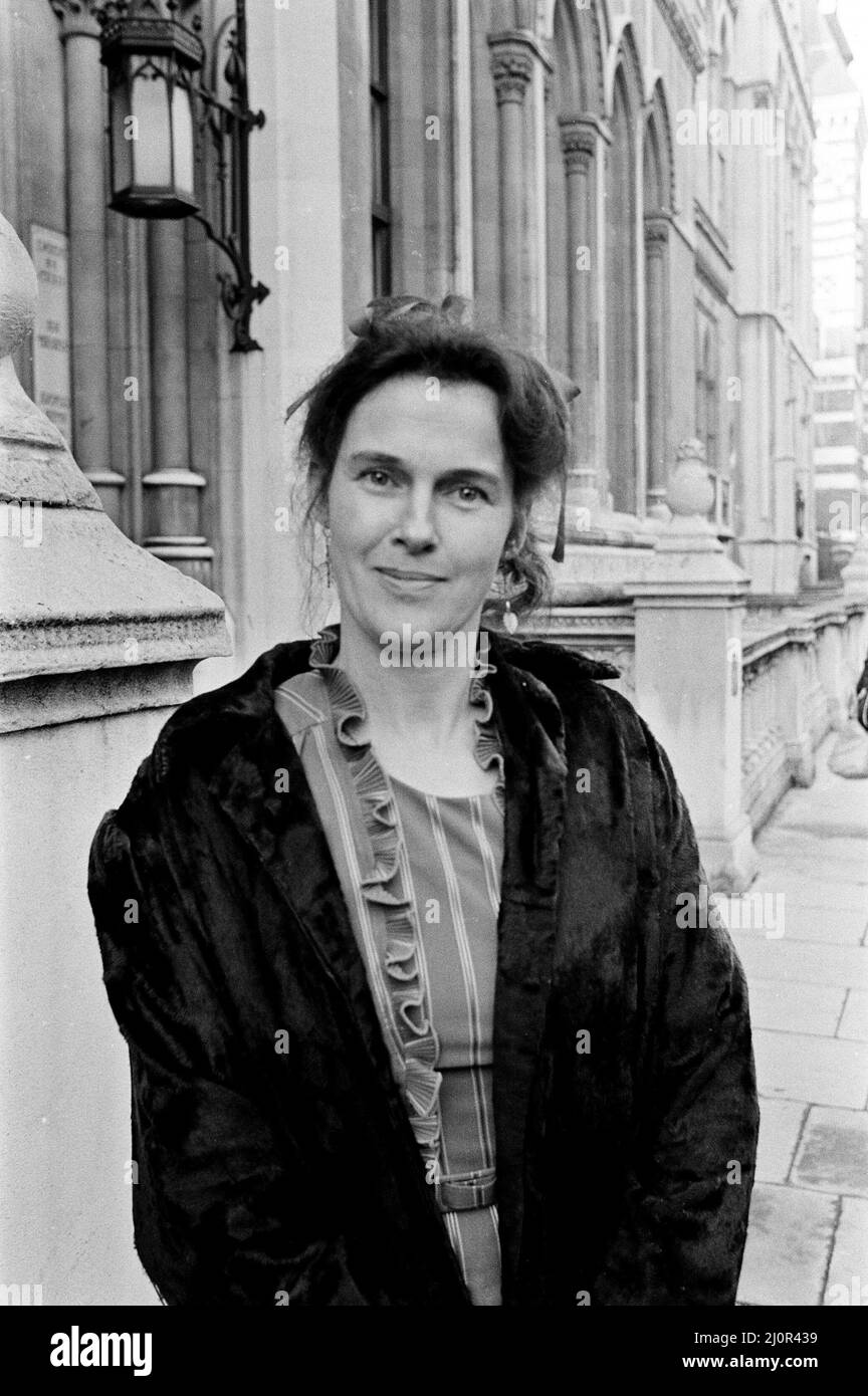 Campaigner Victoria Gillick outside a court in London. 19th November ...