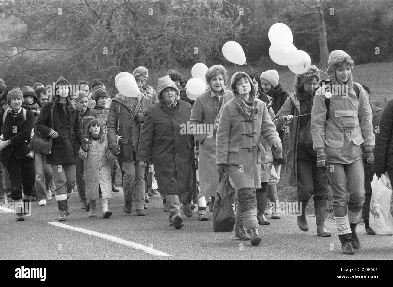 70,000 protesters converge on "Women's Peace Camp" at Greenham Common ...
