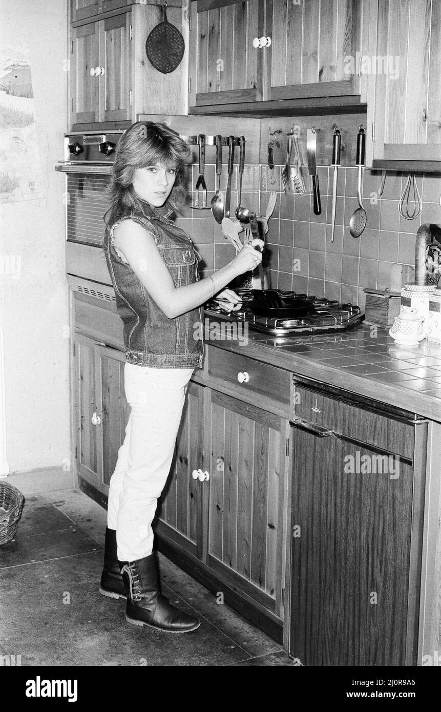 Samantha Fox contestant Miss Sunday People competition, aged 16 years ...