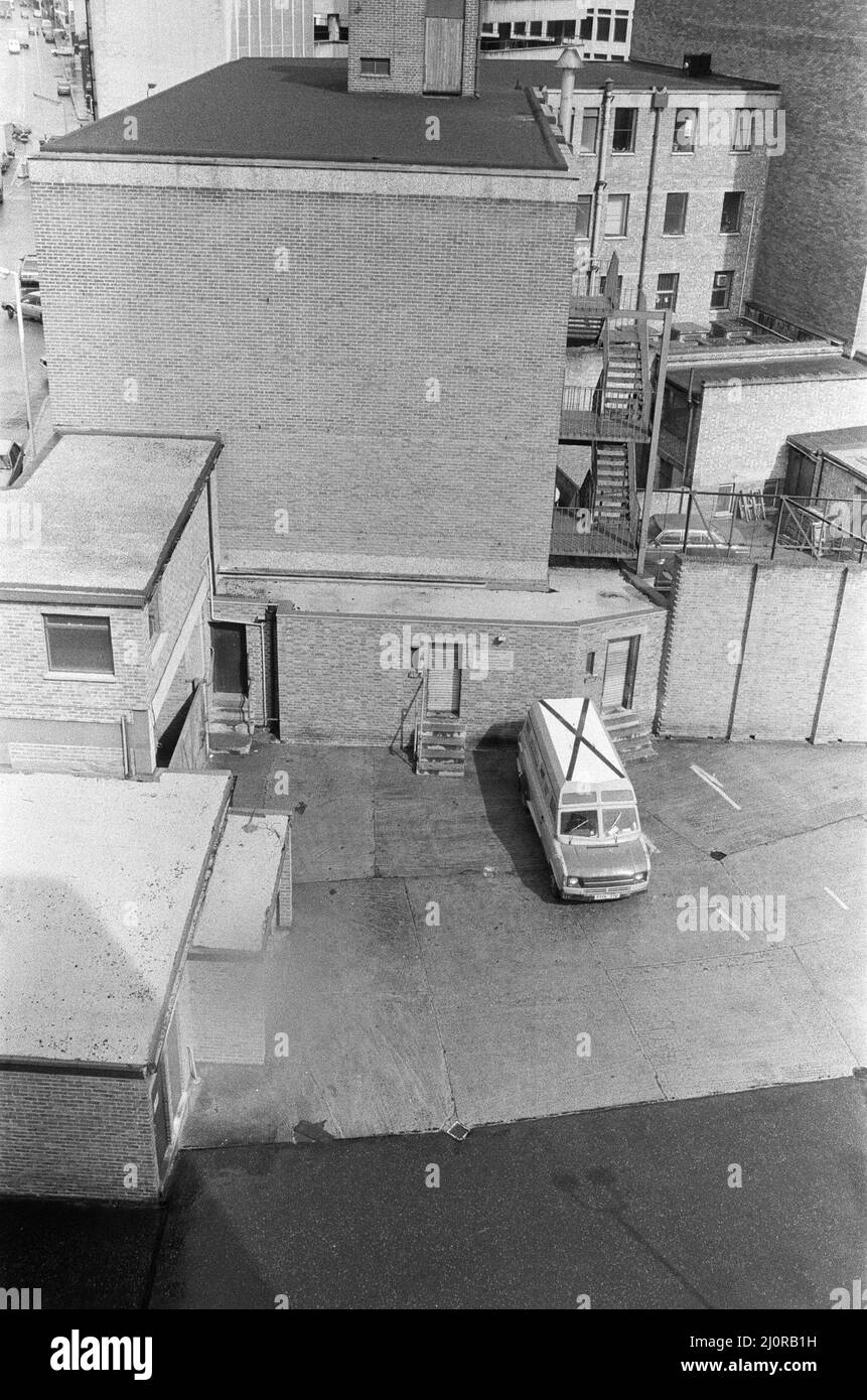 Armed robbery 1980s hi-res stock photography and images - Alamy