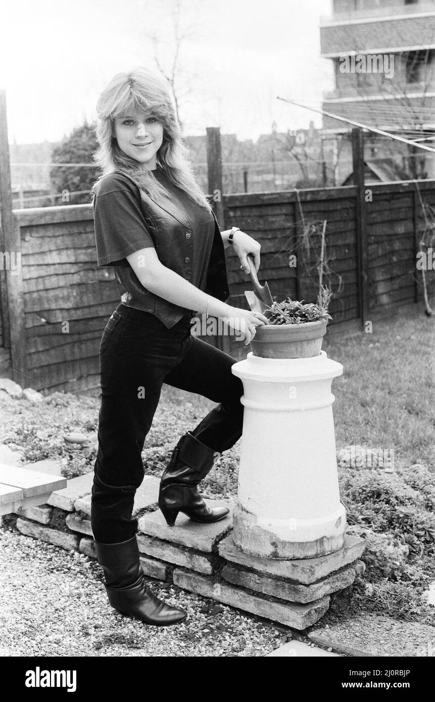 Samantha Fox contestant Miss Sunday People competition, aged 16 years ...