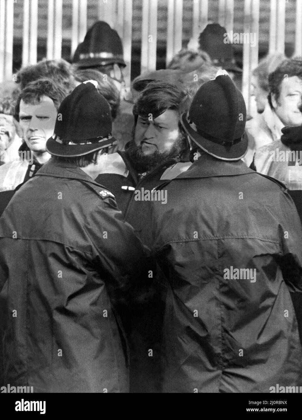 The National Miners Strike 1984 A heated discussion between the pickets ...