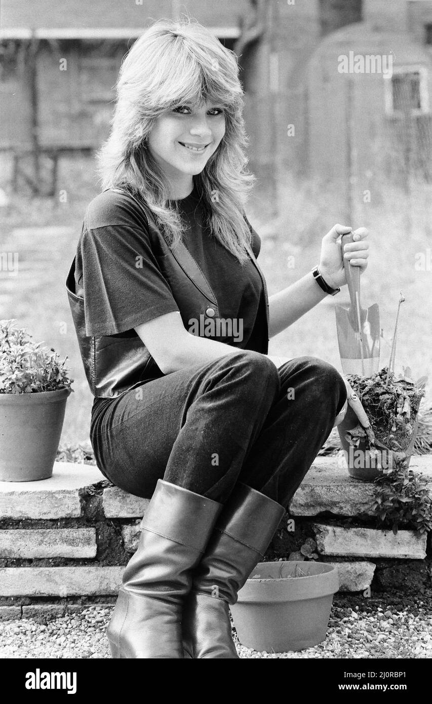 Samantha Fox contestant Miss Sunday People competition, aged 16 years ...