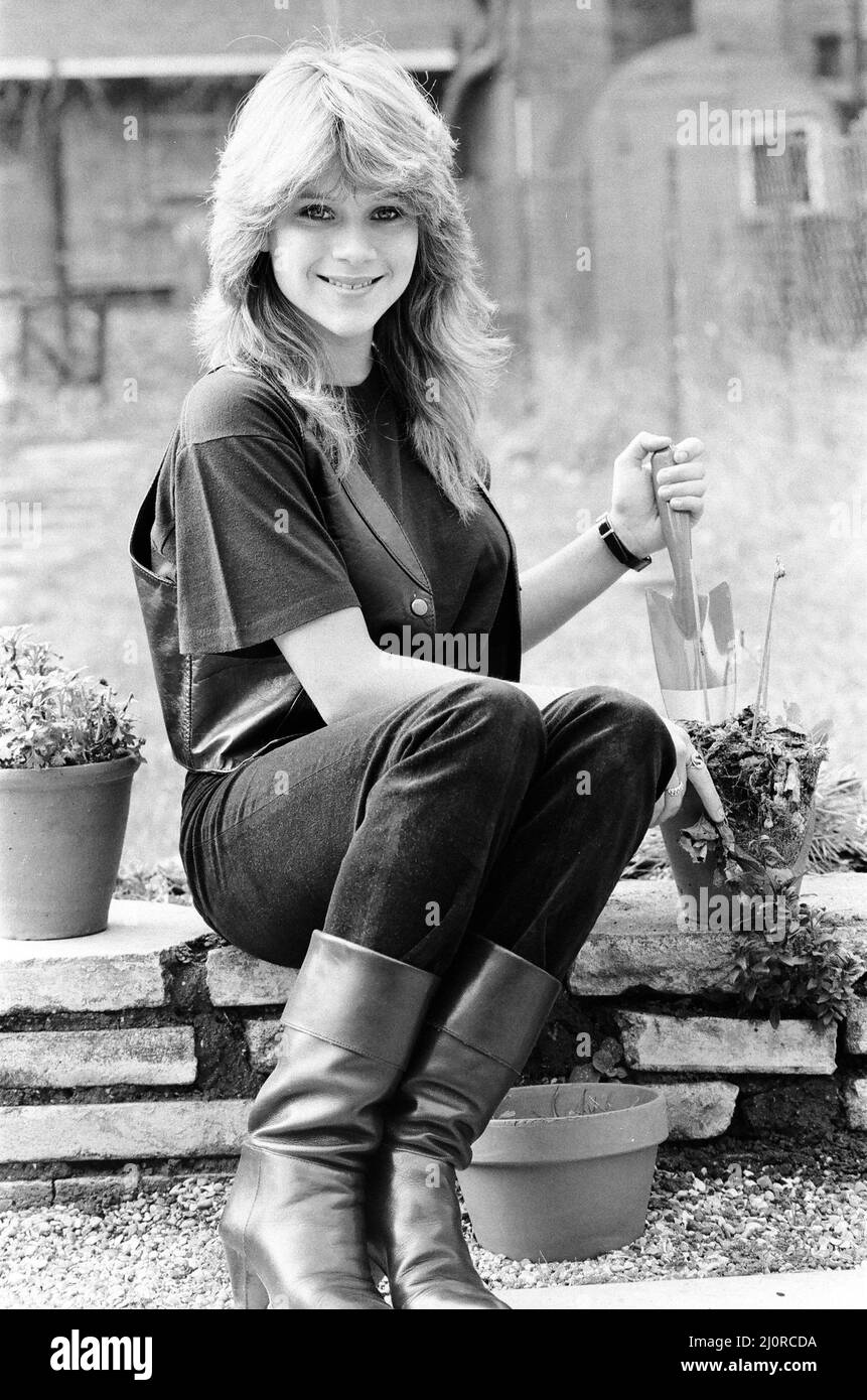 Samantha Fox contestant Miss Sunday People competition, aged 16 years ...