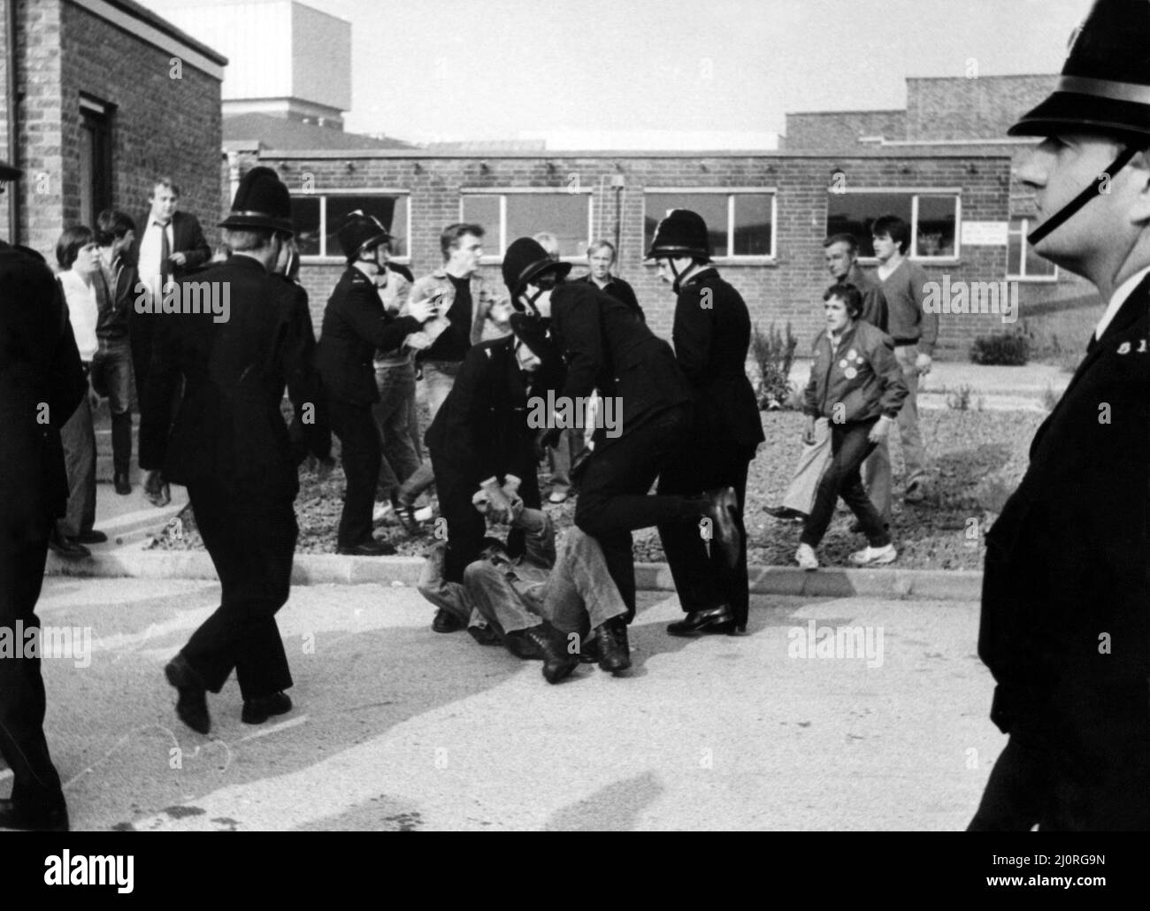 The National Miners Strike 1984 Police and pickets clash at Ellington ...