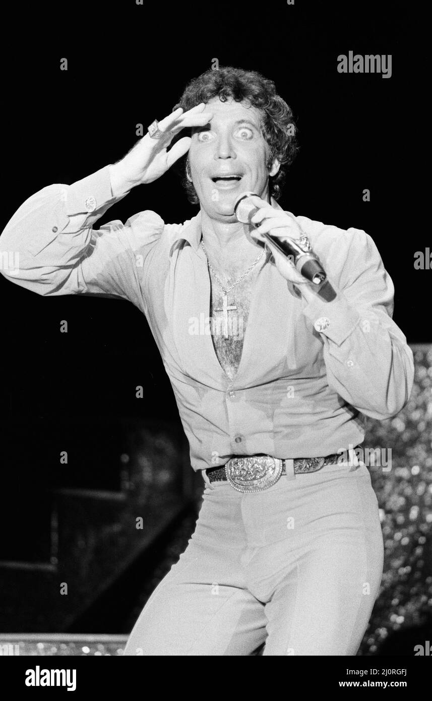 Tom jones singer 1980s hi-res stock photography and images - Alamy